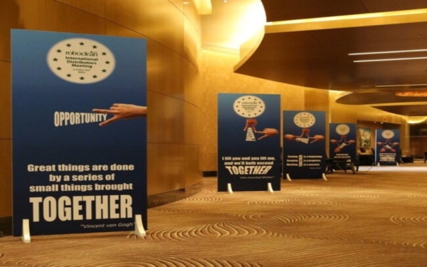 Standee là gì? Các loại Standee phổ biến hiện nay